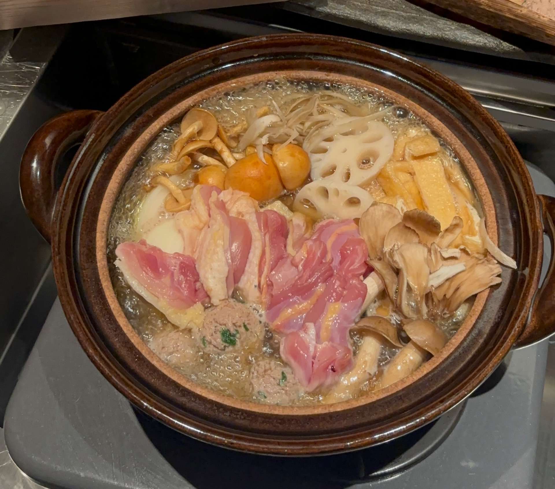 大和肉鶏の旨味を極める！心温まる地鶏鍋の作り方 コラム 地鶏の通販ならぺぺのお店 4256